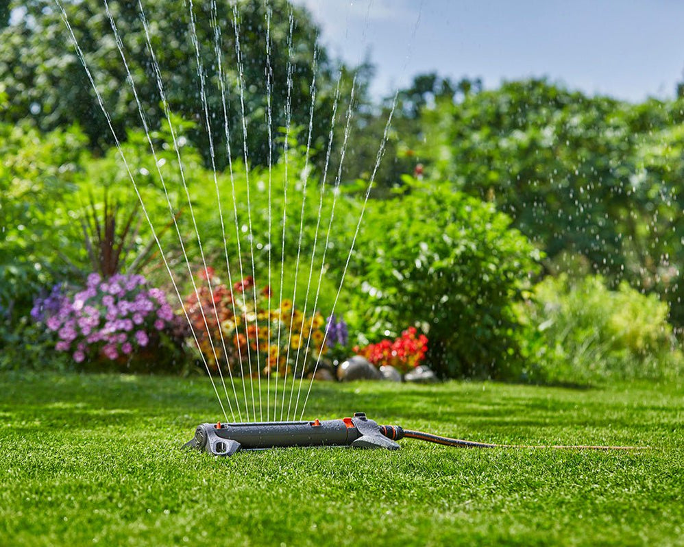 Gardena Aquazoom S 150 m² Oscillating Sprinkler - 18710 — Easy Garden ...